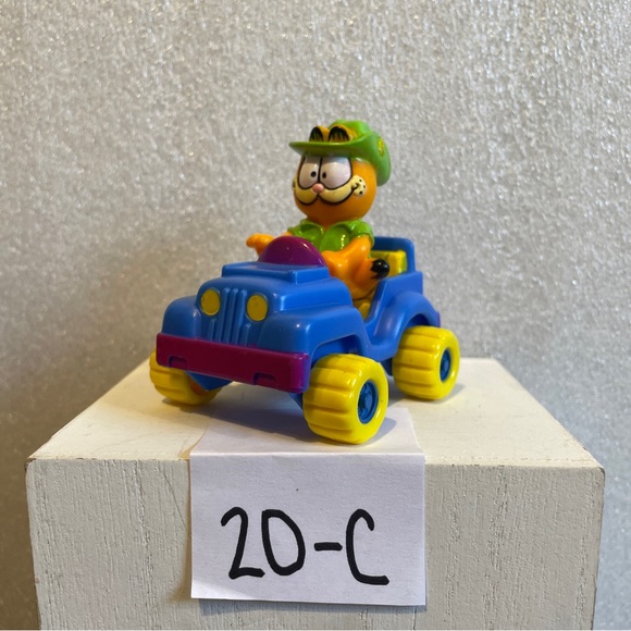 Toys | Vtg 1988 Safari Garfield Cat In Jeep Mcdonalds Happy Meal Toy ...